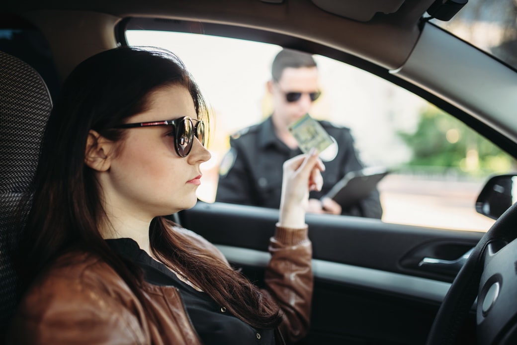 Is it a criminal offence to drive while your license is suspended?